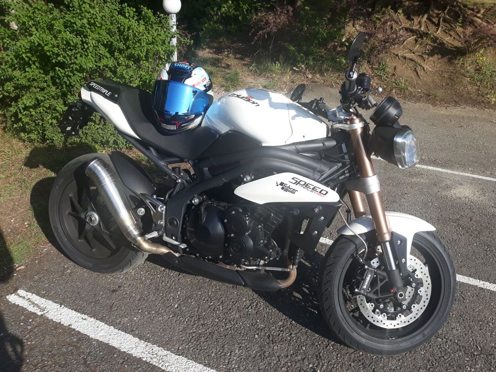 Triumph Speed Triple S 1050 / ABS (2011) (Gebraucht) in Wynigen für CHF ...