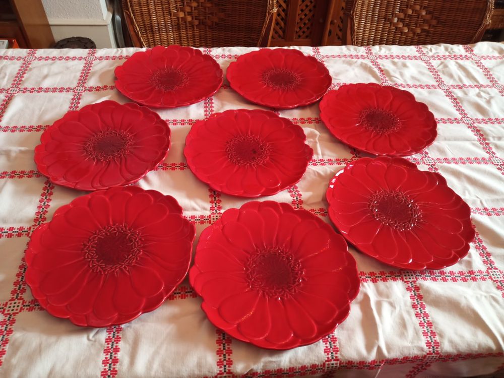 8 assiettes fleurs rouges | Kaufen auf Ricardo
