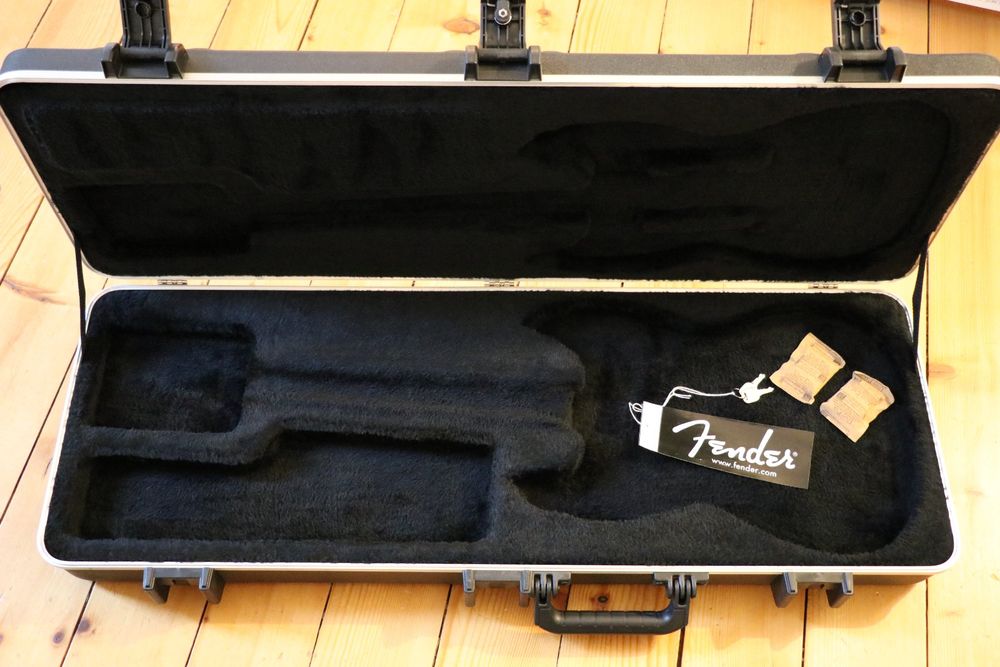 Fender Guitar-Case (Strat/Tele) (Neu (gemäss Beschreibung)) in ...