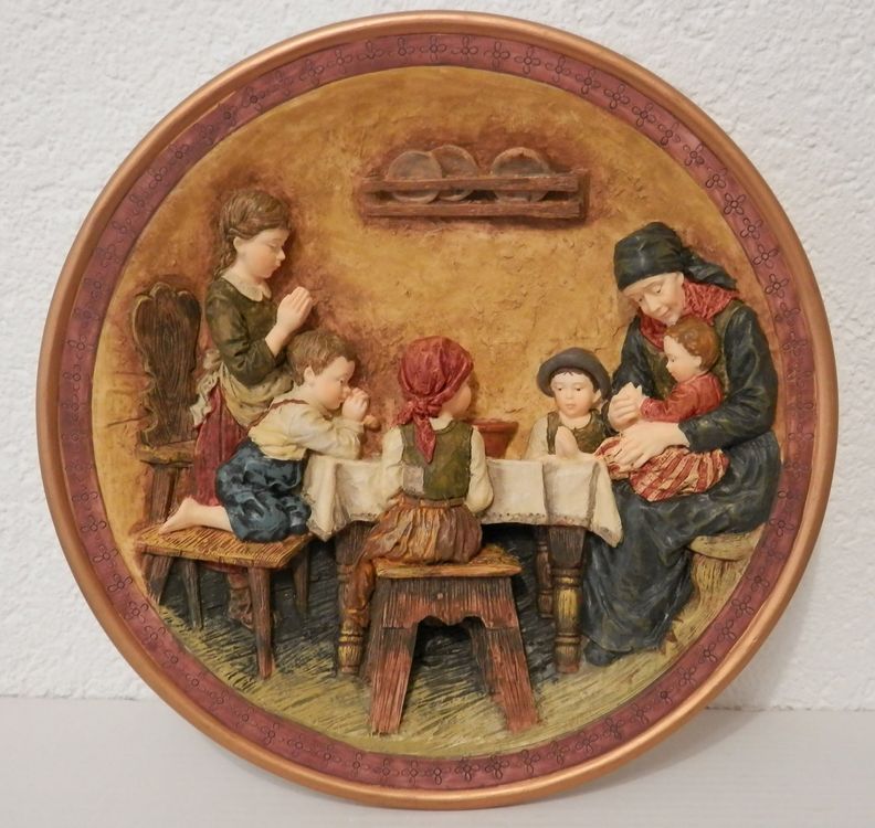 Relief Zierteller aus Porzellan, Bradex „Das Tischgebet“ (Neu (gemäss Beschreibung)) in ...