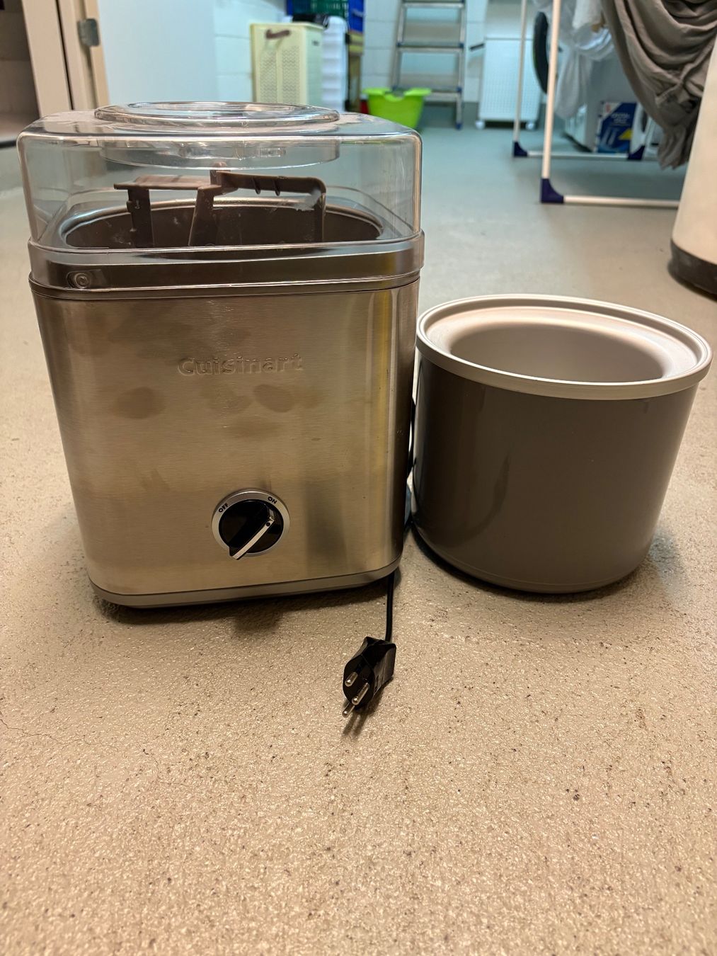 Cuisinart Glacemaschine NEU - Für selbstgemachtes Glacé! (Neu (gemäss ...