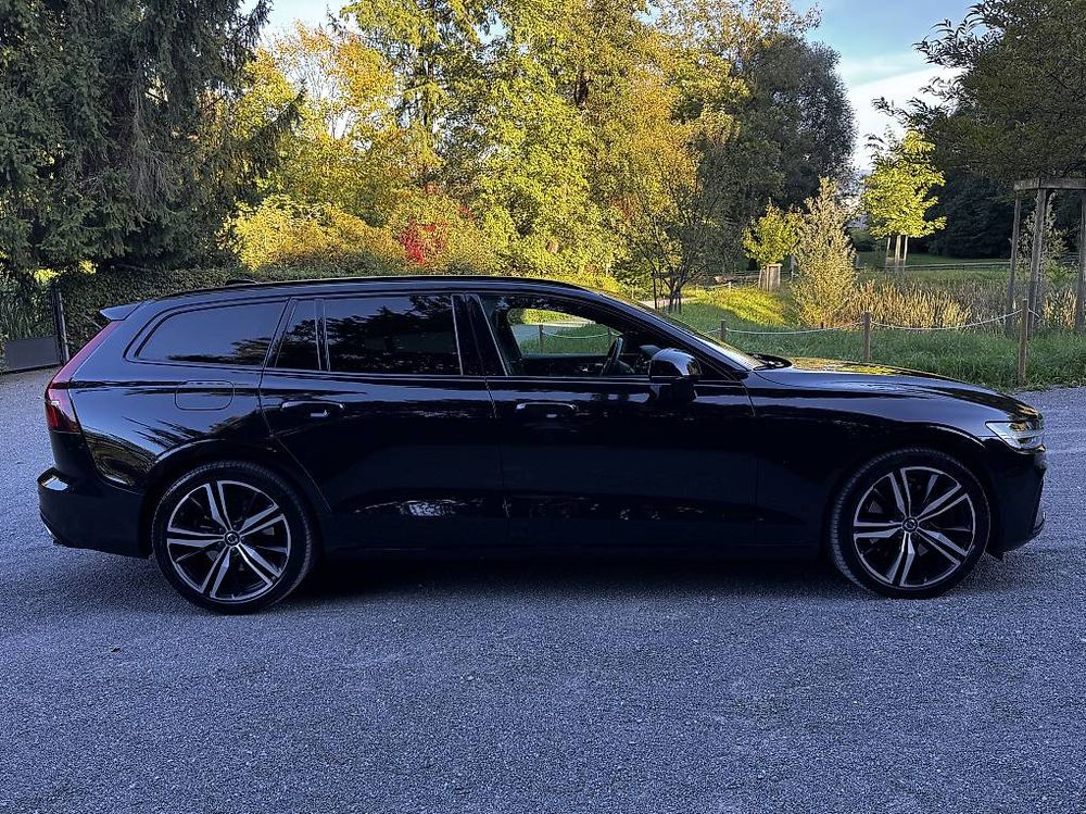 Volvo V60 T6 AWD R-Design, Dark, 360°, HuD, Pano, CH Fzg. (Gebraucht) in Cham für CHF 25999 ...
