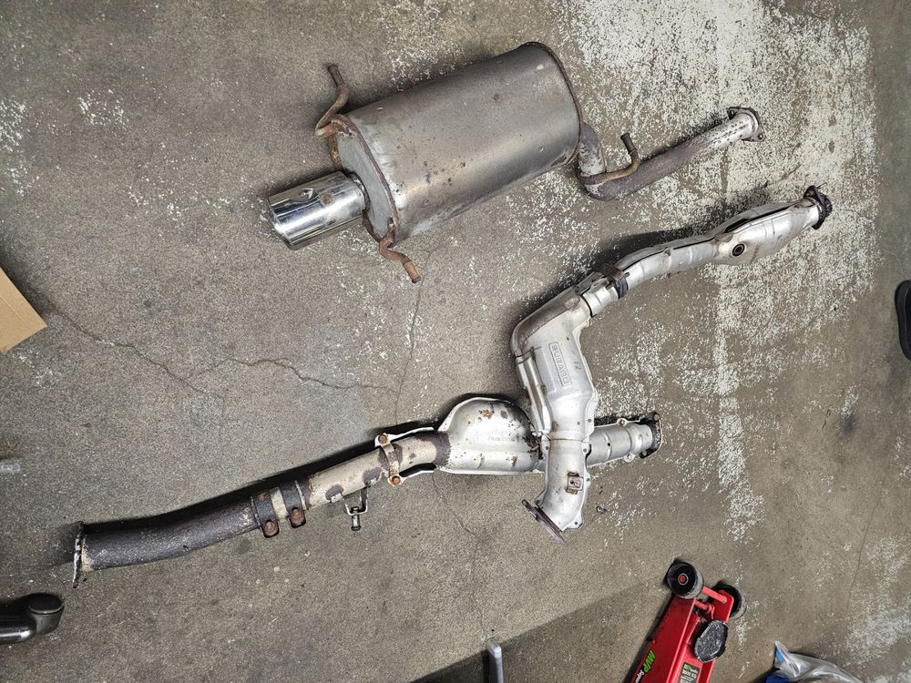 Subaru Impreza wrx sti Jg 01 Bug Auspuffanlage Original (Gebraucht) in ...