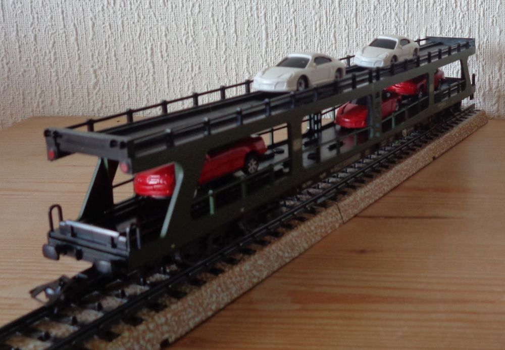 Märklin 4084, 2 Reisezug-Autotransportwagen mit Autos, H0 | Kaufen auf ...