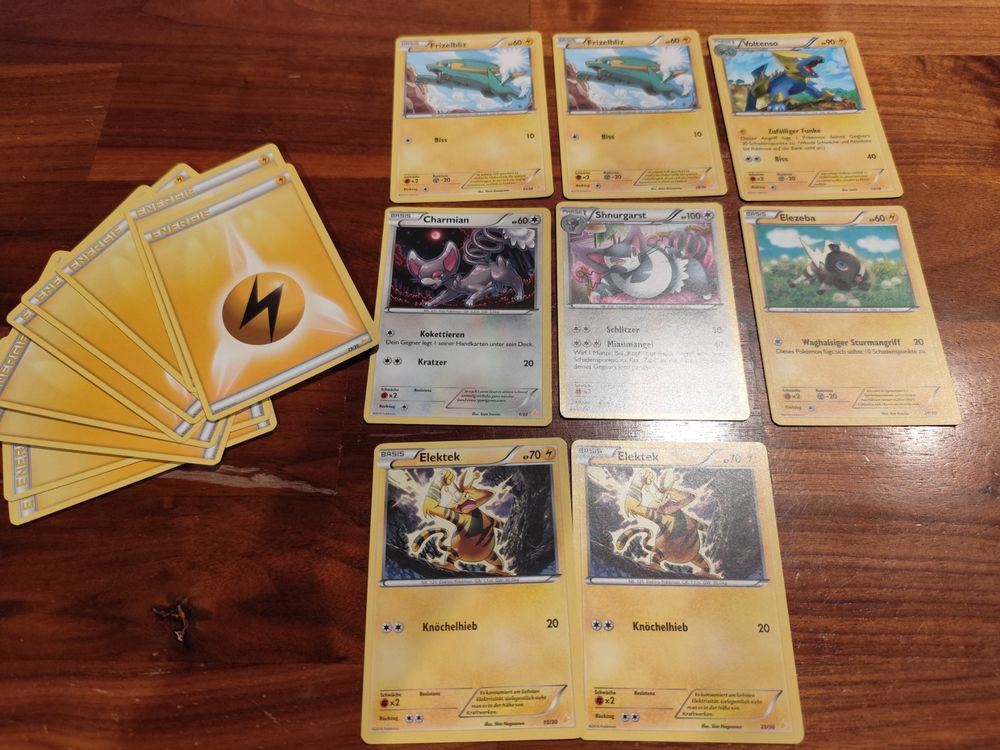 Pokemon Trainer Kit Pikachu Set non holo 2016 (Neu (gemäss Beschreibung ...