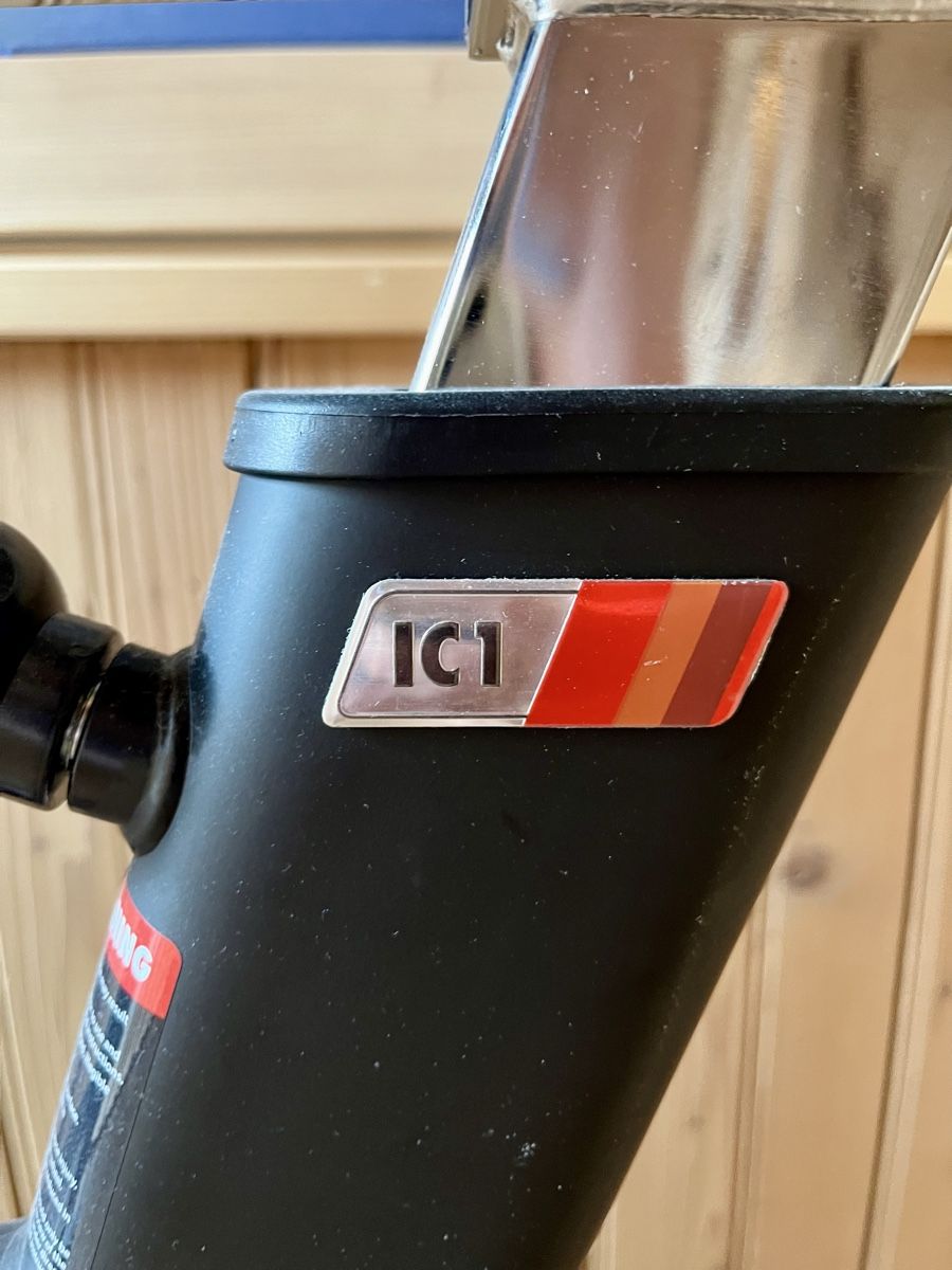 Life Fitness IC1 Indoor Cycle / Spinning Bike mit Klickpedal (D ...