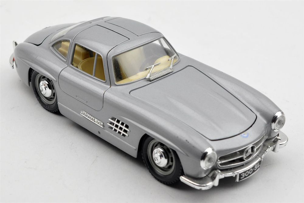 Bburago Mercedes-Benz 300 SL 1954 1:24 (Gebraucht) in Wittenbach für CHF 8 – mit Lieferung auf ...