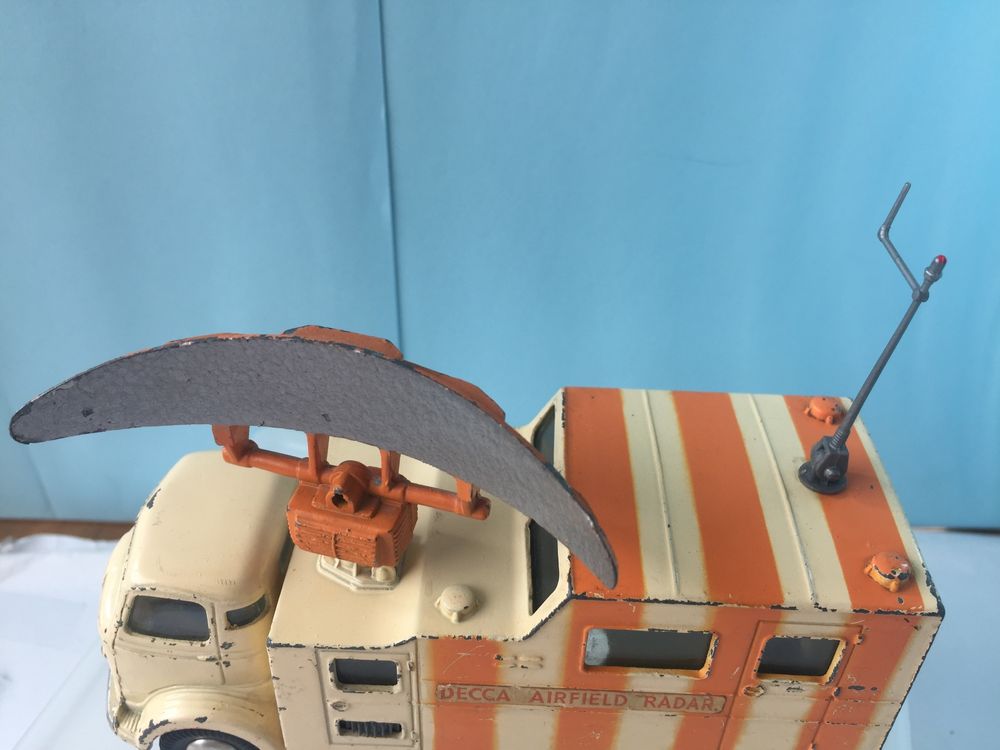 Corgi 1106 Karrier Decca Airfield Radar ohne OVP (Defekt) in Thun für ...