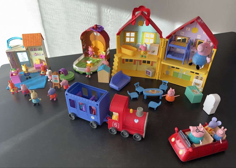 Grosses Peppa Pig Spielset: Haus, Zug, Auto & Figuren (Gebraucht) in ...