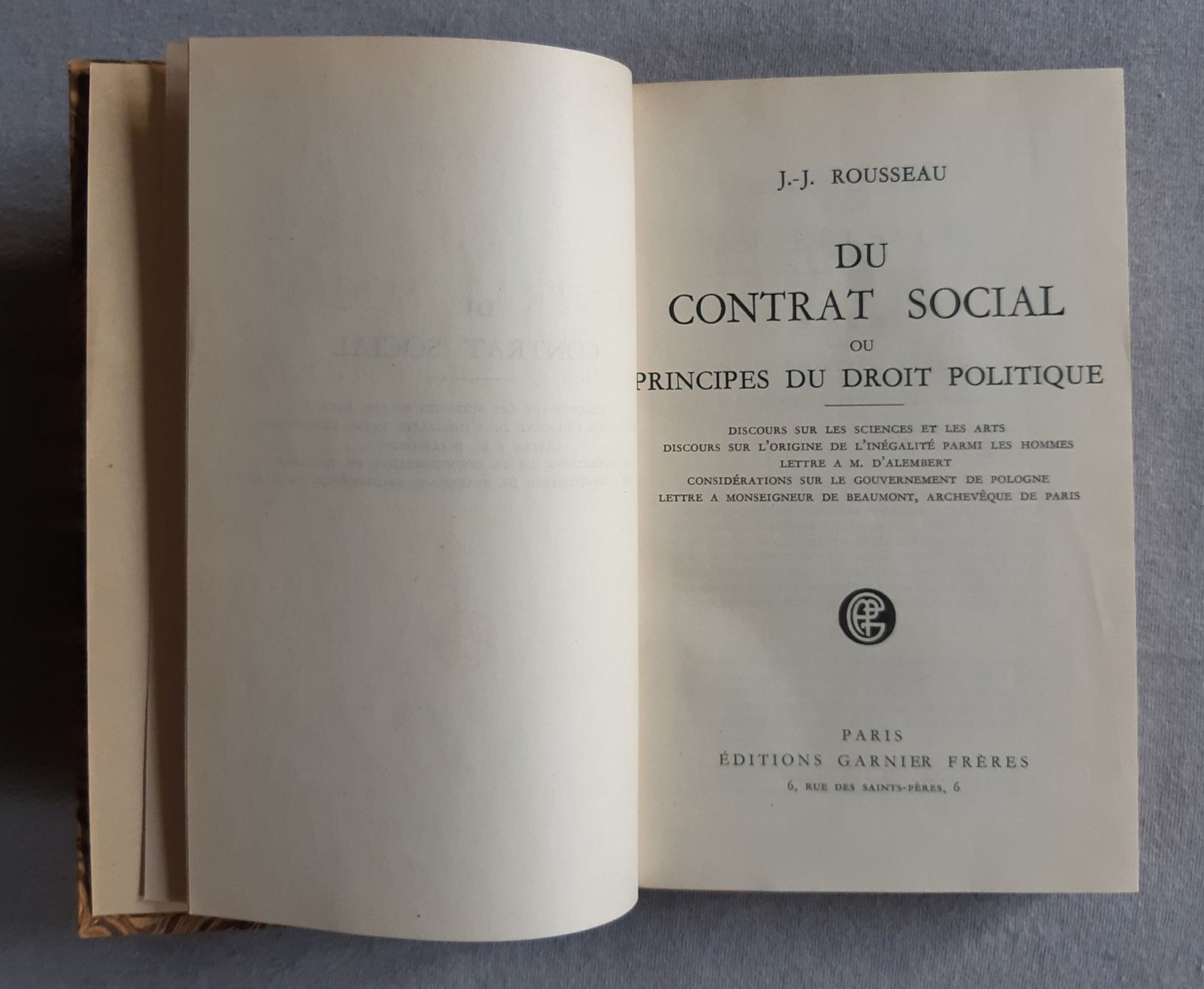 Livre : Contrat social, Jean-Jacques Rousseaux (D'occasion) à La ...