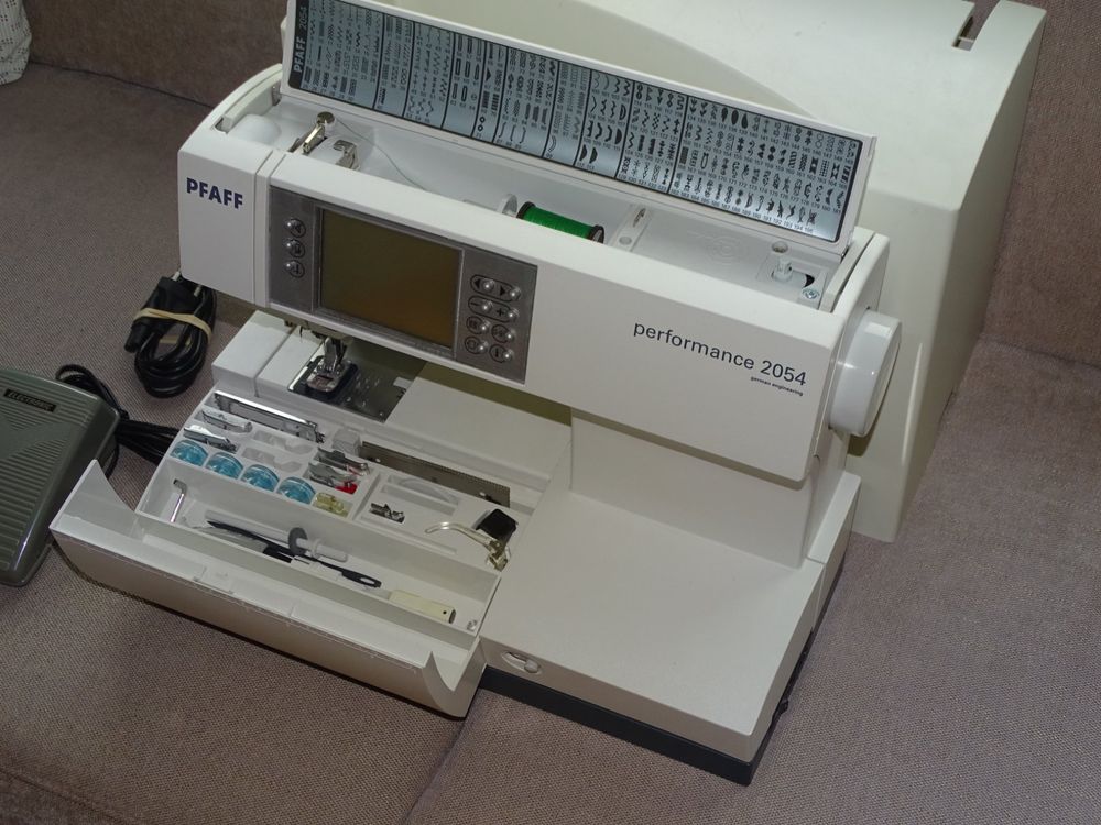 Pfaff Performance 2054 mit neuem Fussanlasser (Defekt) in Hirzel für ...
