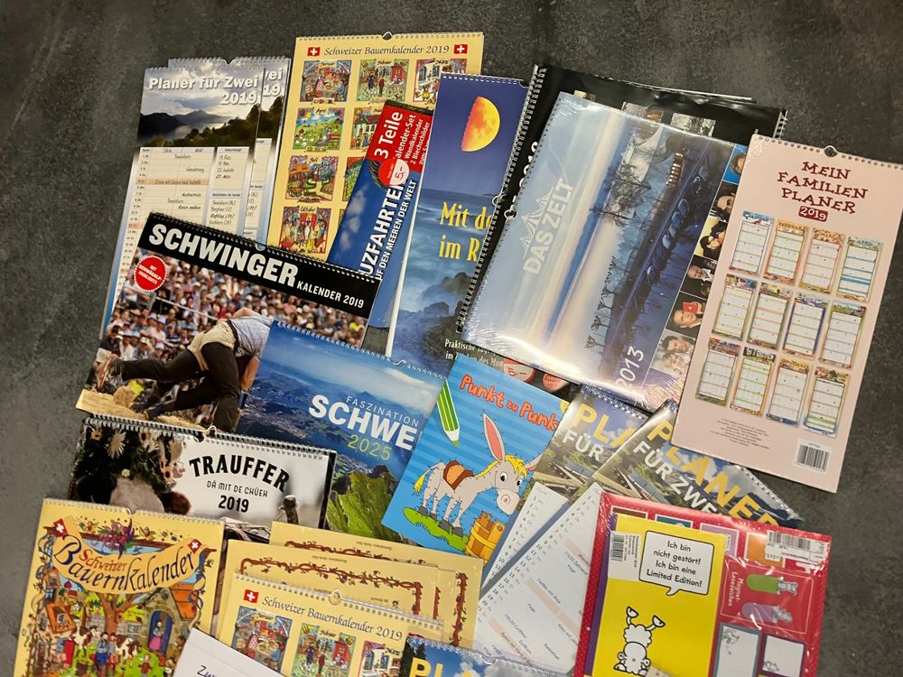 Posten neuer abgelaufener Kalender und Agendas ab 1.-Fr. (Neu (gemäss ...