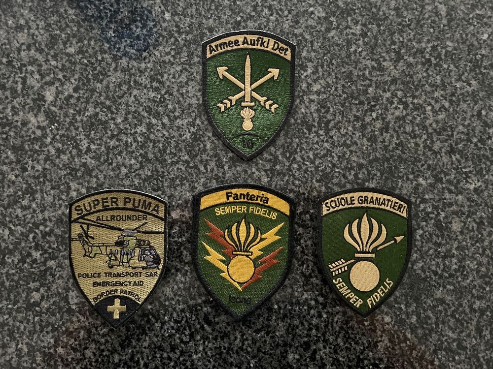 AAD 10 Badge + Grenadiere Badges neuwertig | Kaufen auf Ricardo