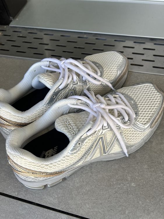 New Balance Laufschuhe Gr. 40.5 weiss/silber/gold (Gebraucht) in Ebikon ...