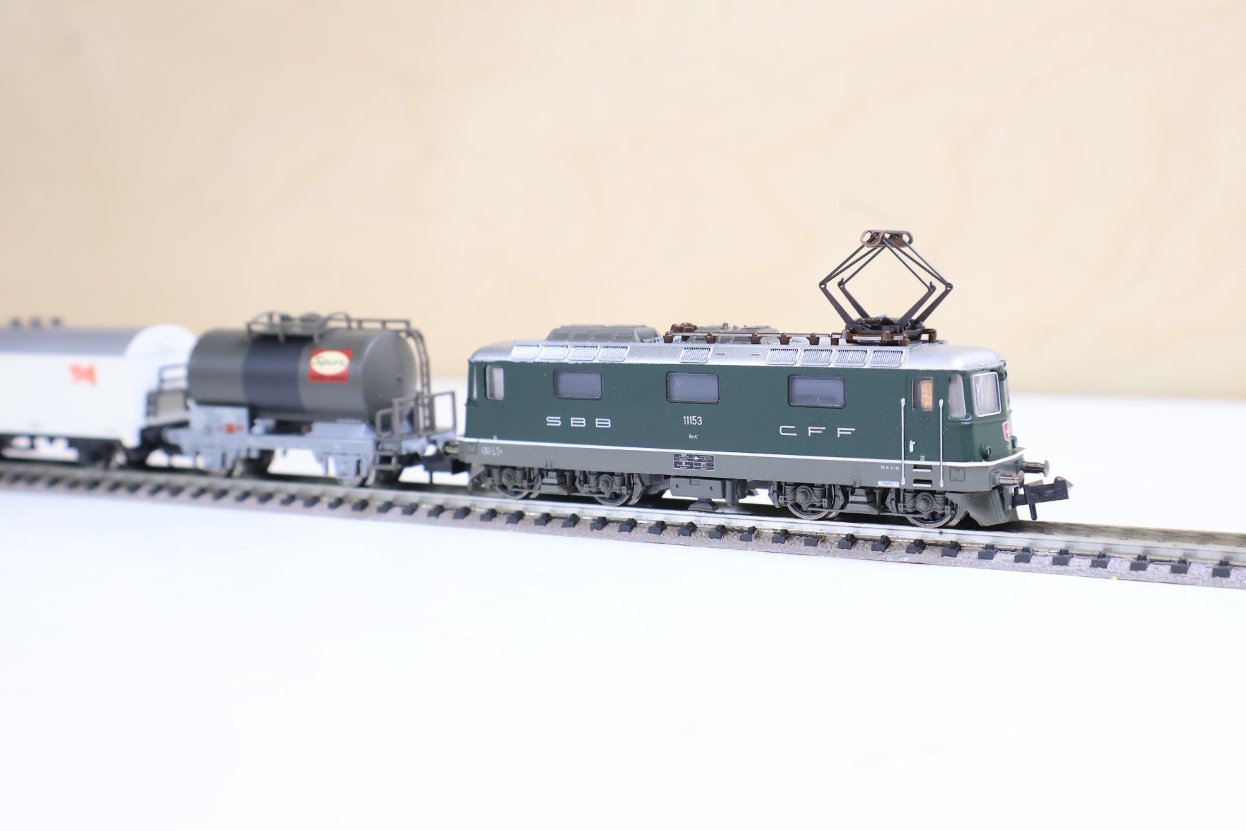 Minitrix SBB Re 4/4 E-Lok + Wagen Set Digital Schnittstelle (Gebraucht ...