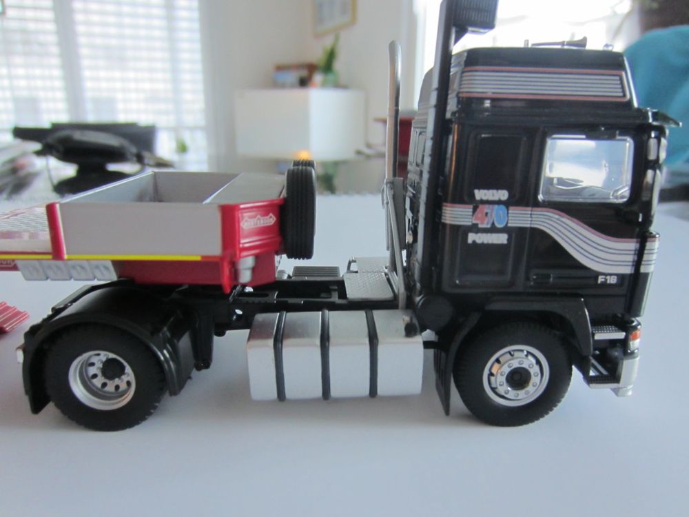 WSI NZG : VOLVO F16 mit Nooteboom Tieflader M 1:50 (Gebraucht) in lyss ...