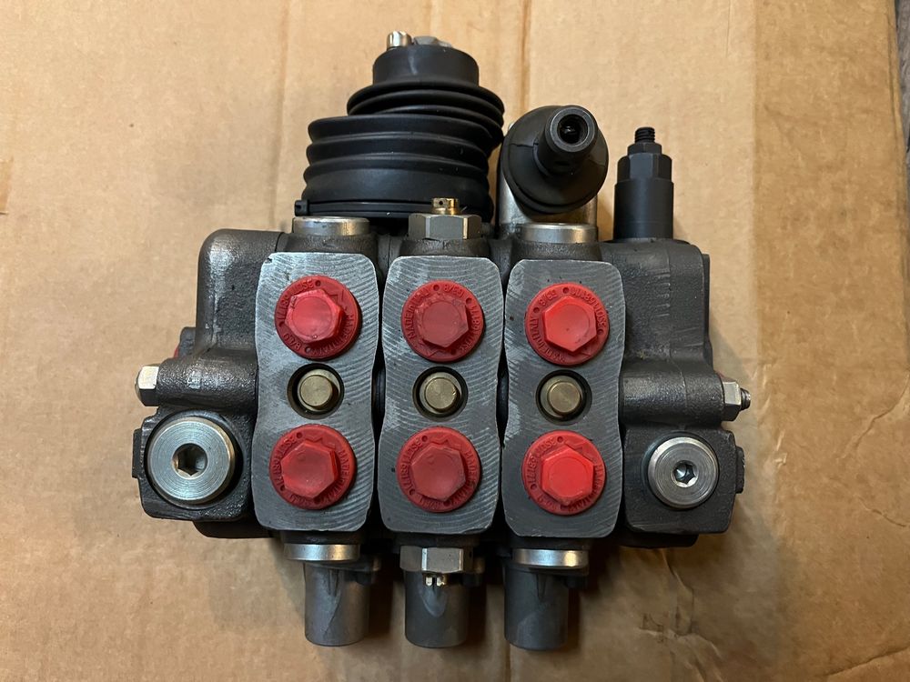 Kreuzhebel Hydraulikventil Ventilblock Kran Eurosteuerung (Neu und originalverpackt) in Hauptwil ...