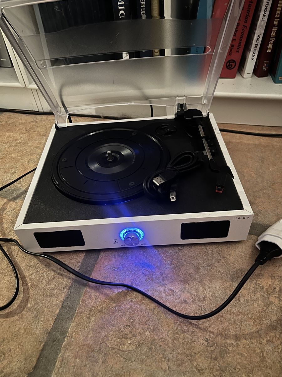 AGK Plattenspieler mit eingebauten Lautsprechern (Gebraucht) in Goldau ...