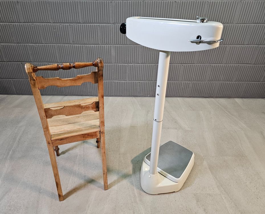 SECA Stand-Waage Arztpraxis Personenwaage bis 150kg. (Gebraucht) in ...