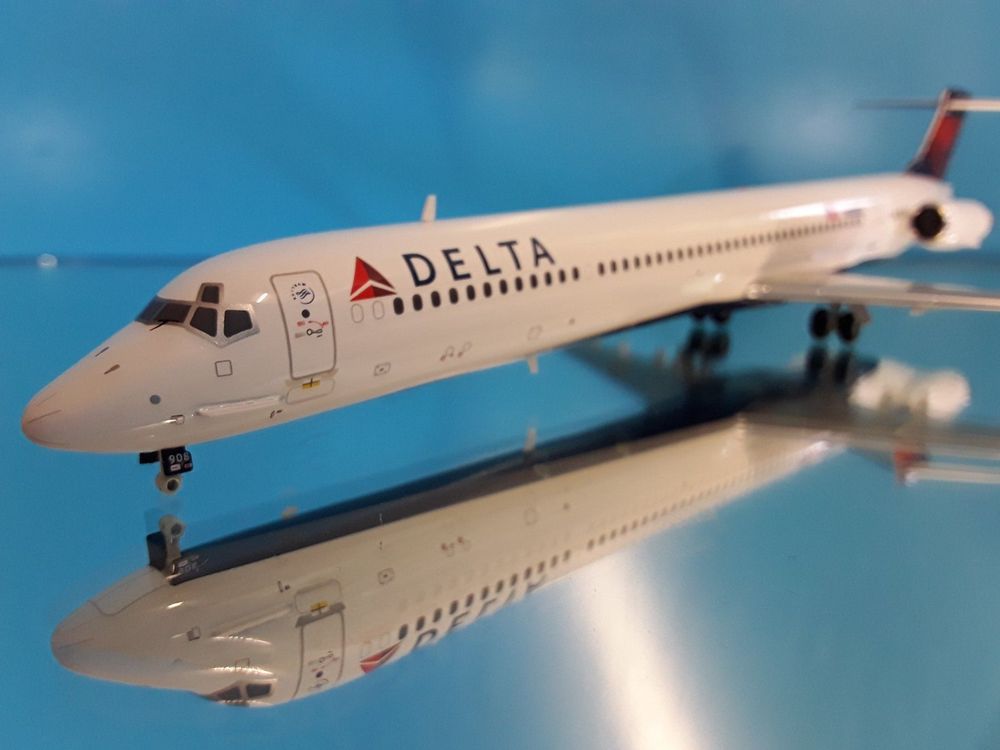 Modellflugzeug _ DELTA _ McDonnell Douglas MD-80 _ 1:200 (Gebraucht) in Uerikon für CHF 49 – nur ...