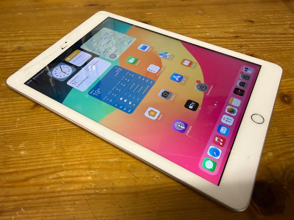 iPad 6th Generation 32GB silber (Defekt) in Siebnen für CHF 14 – mit ...