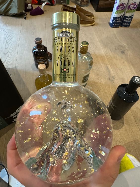 Studer Swiss Gold VODKA, Goldflitter, 22 Karat, 70cl | Kaufen auf Ricardo