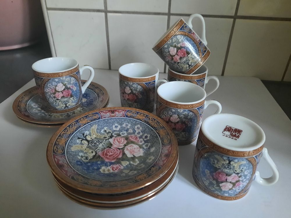 6 X TASSES et SOUS-TASSES à MOKA. Made in JAPAN (Gebraucht) in Le Locle für CHF 22 – mit ...