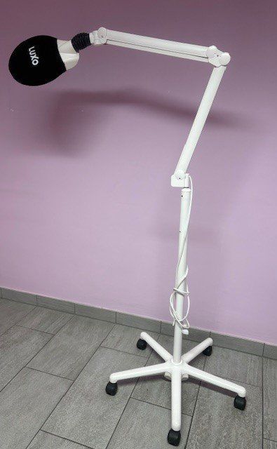 Lampe loupe Luxo Circus LED sur pied à roulettes JP Rosselet (D ...