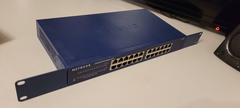 NETGEAR ProSafe 24 Port Gagabit JGS524 Switch 19 Zoll Rack (Gebraucht ...