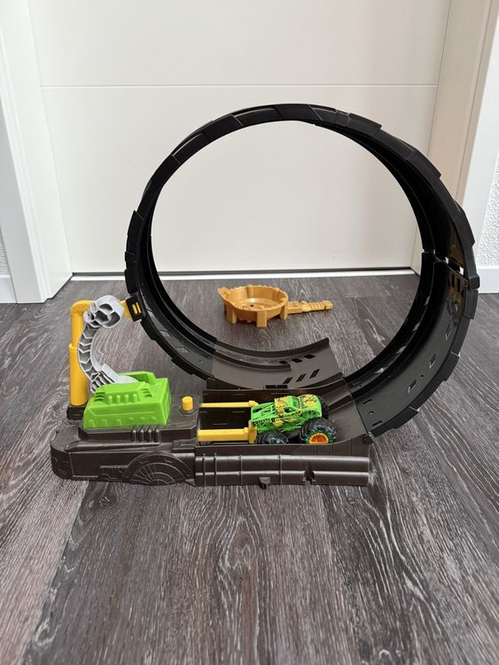 Hot Wheel Monster Truck Looping (Gebraucht) in Mönchaltorf für CHF 10 ...