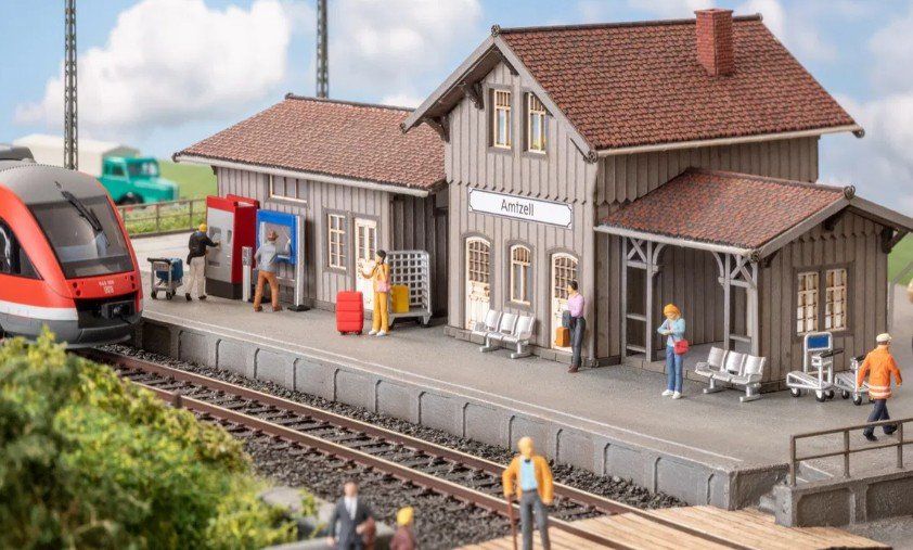 NOCH 16268 H0 Figuren-Themenwelt "Bahnsteig" (Neu und originalverpackt ...