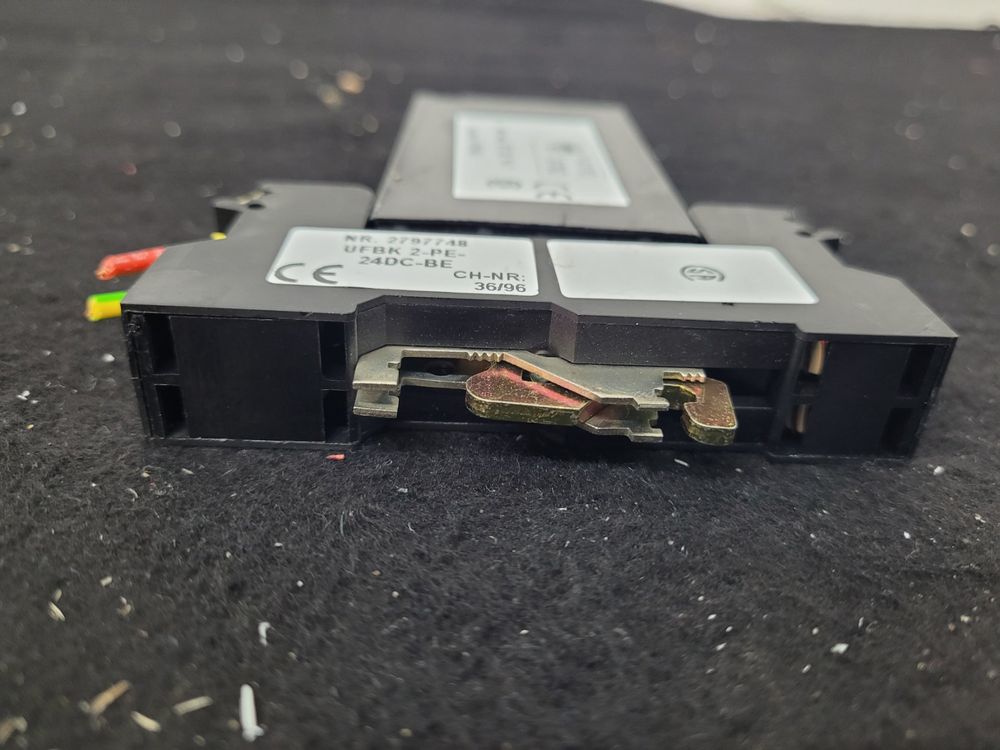 Phoenix Übersapnnungsschutz UFBK 2-PE / 24V DC (Gebraucht) in Vitznau ...