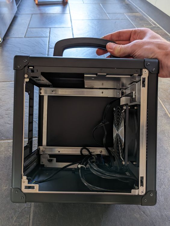 Lian Li TU100 Mini-ITX case (Gebraucht) in Zürich für CHF 40 – mit ...