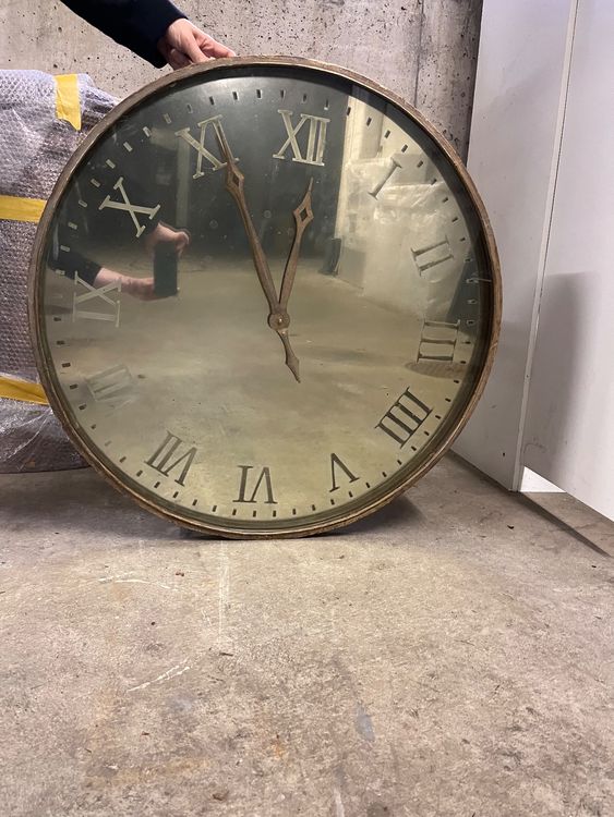 Grosse schöne goldene Uhr mit römischen Zahlen | Kaufen auf Ricardo