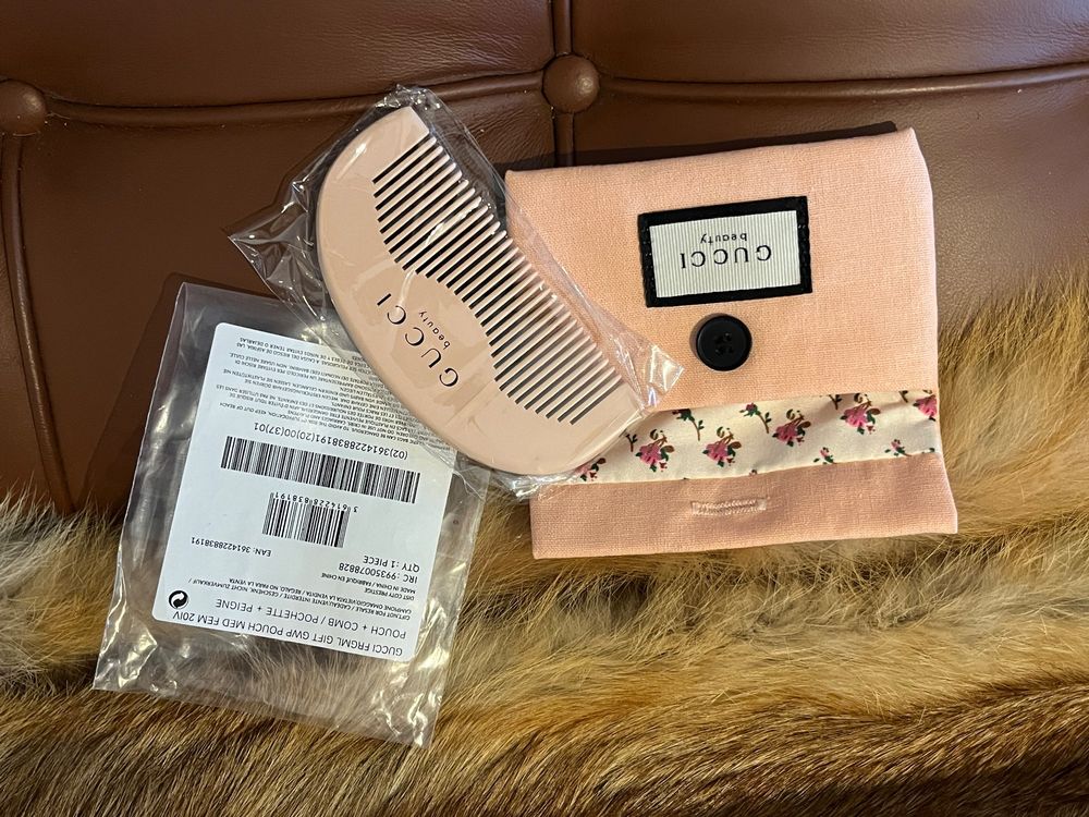 ️ 100% Gucci Pink Comb Vanity Set ️NEW! (Neu und originalverpackt) in ...