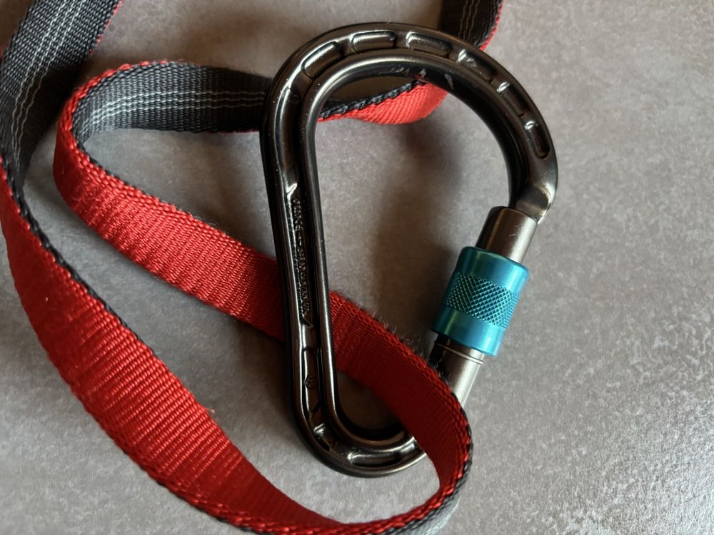 Mousqueton d'escalade avec sangle, comme neuf! (D'occasion) à ...