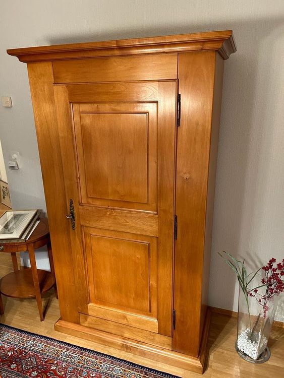Antiker Holzschrank (Abholung in Kriens, Luzern!) (Gebraucht) in Uster für CHF 300 – nur ...