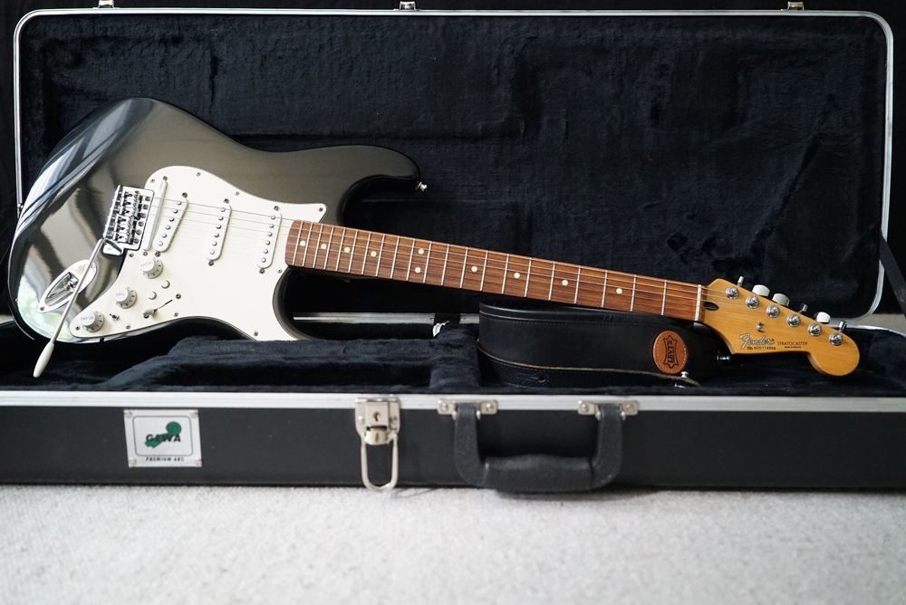 Fender Standard Roland Ready Stratocaster + VG8 Guitar Synth | Kaufen ...