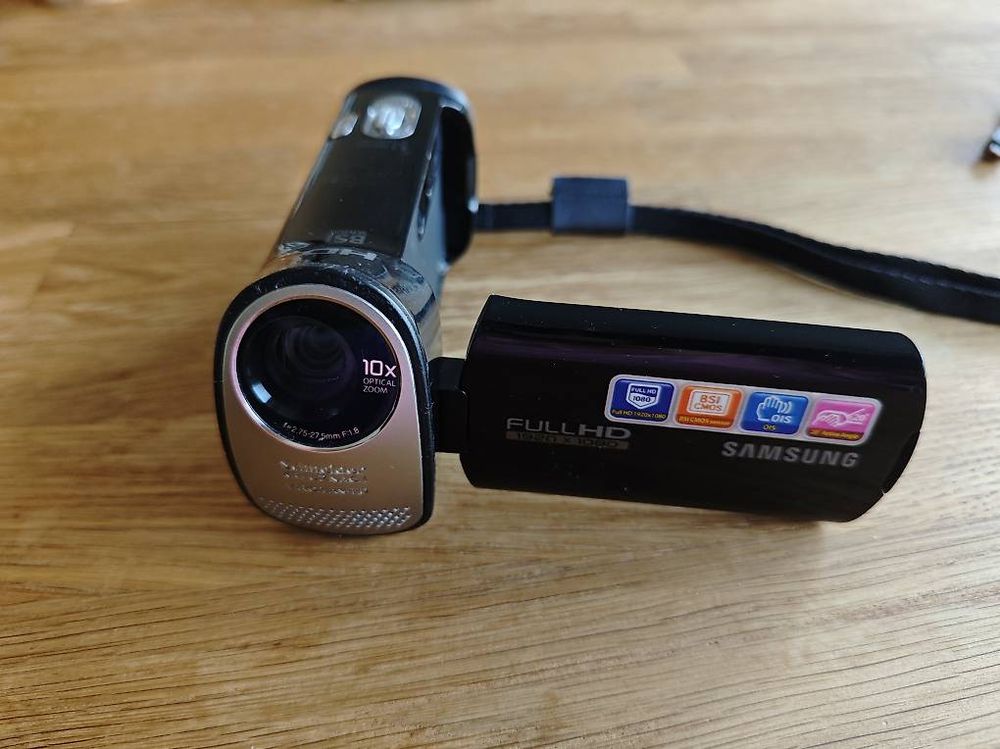 Samsung Camcorder Ausrüstung komplett mit Stativ (Gebraucht) in ...