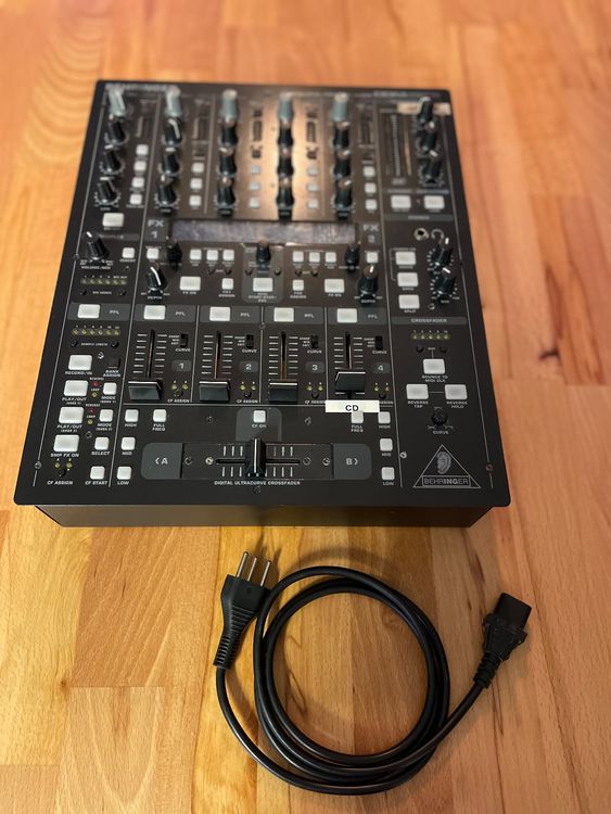 Behringer DDM 4000 Professional Digital DJ Mixer (Gebraucht) in Lachen ...