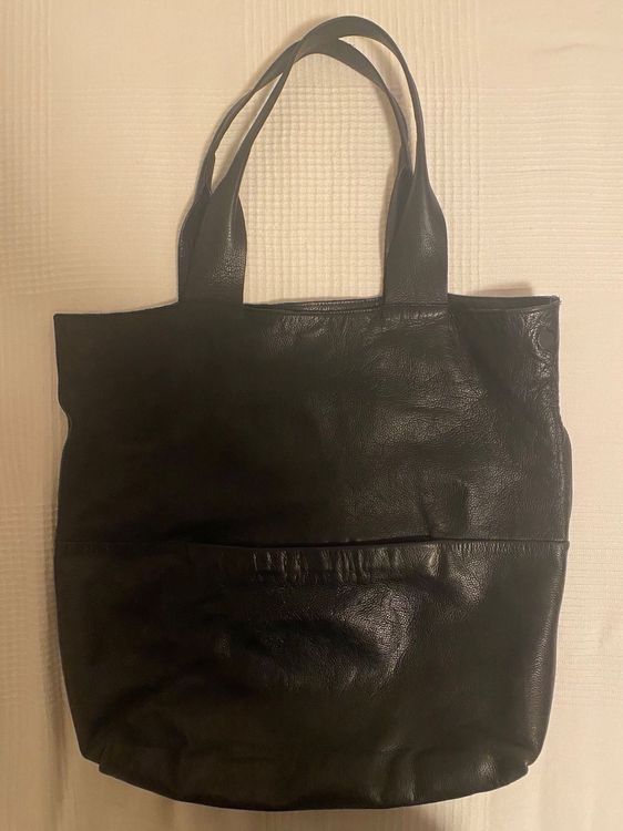 Schwarze Ledertasche COS (Gebraucht) in Dietikon für CHF 49 – mit ...
