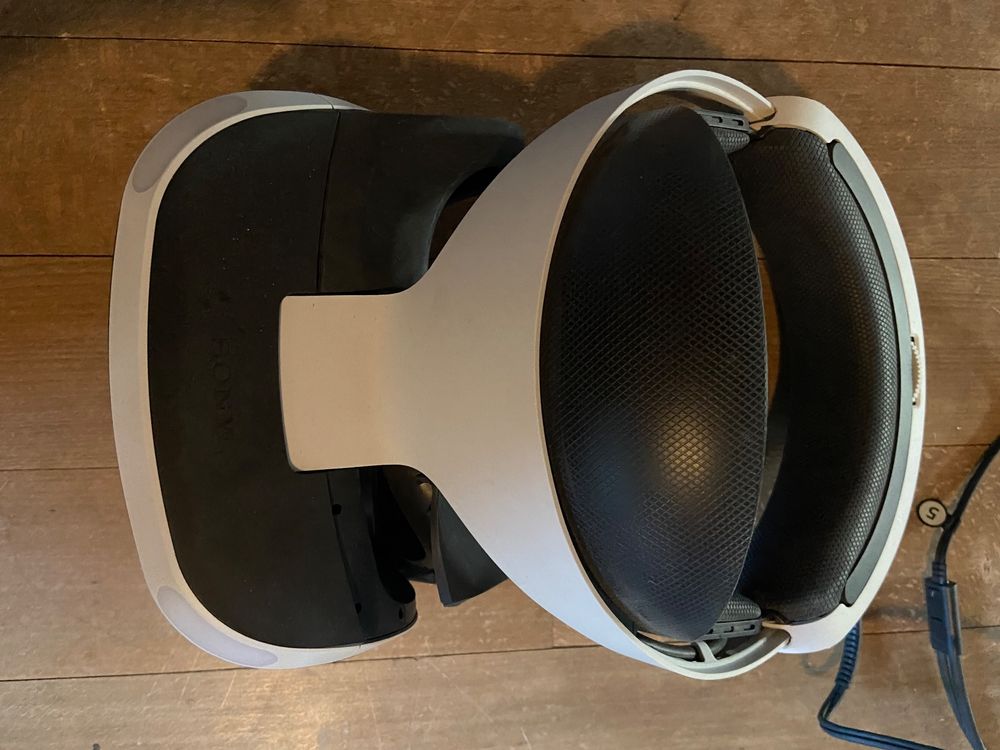 Playstation 4 (weiss) mit 2x Controller und VR- Brille (Gebraucht) in ...
