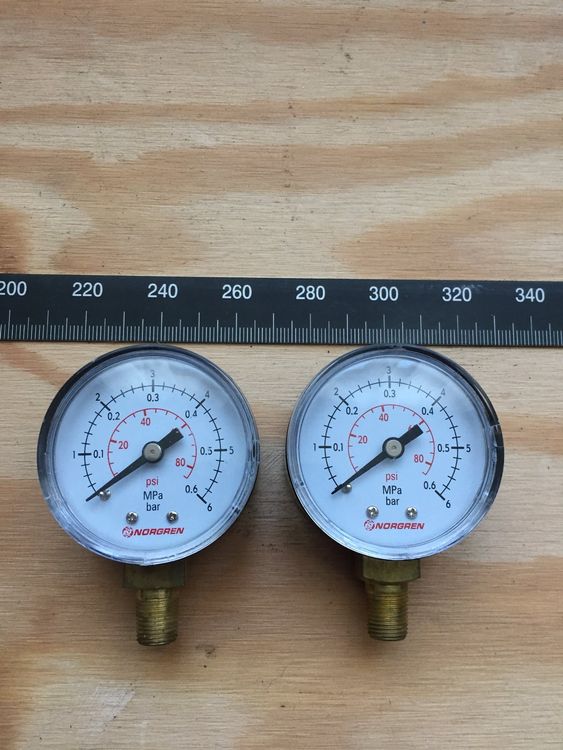 2 Stk. Manometer, 6 Bar, Neu, Ab 6 Fr | Kaufen auf Ricardo