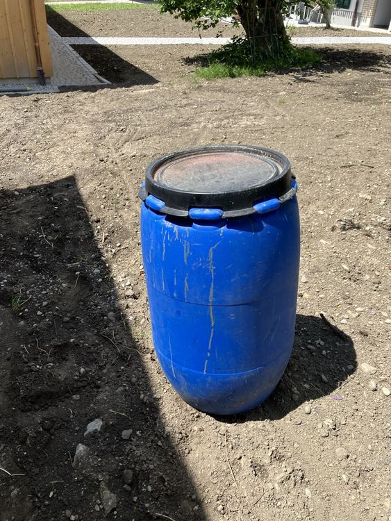Blaues Fass (Gebraucht) in Andelfingen für CHF 6 – nur Abholung auf ...