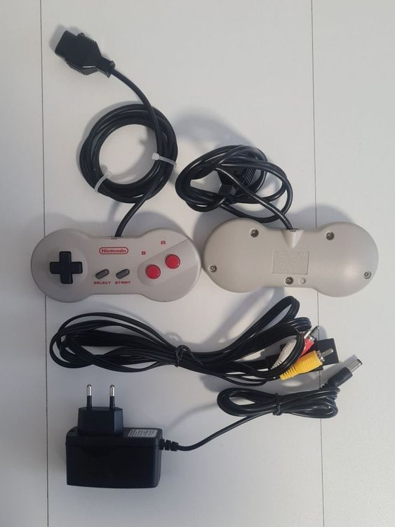 Ab 1.- Nintendo Famicom Toploader & 2 Dogbone Controller (Gebraucht) in ...