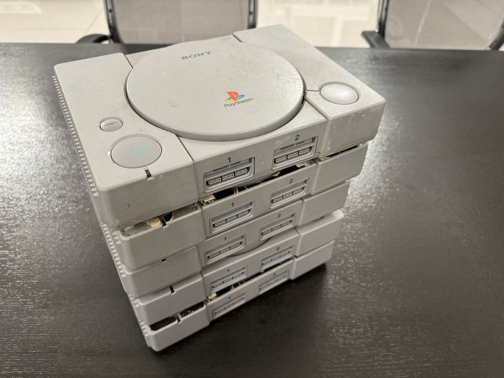 5 Stk. PlayStation 1 - erste Generation PS, PS1 5er Bundle (Defekt) in ...