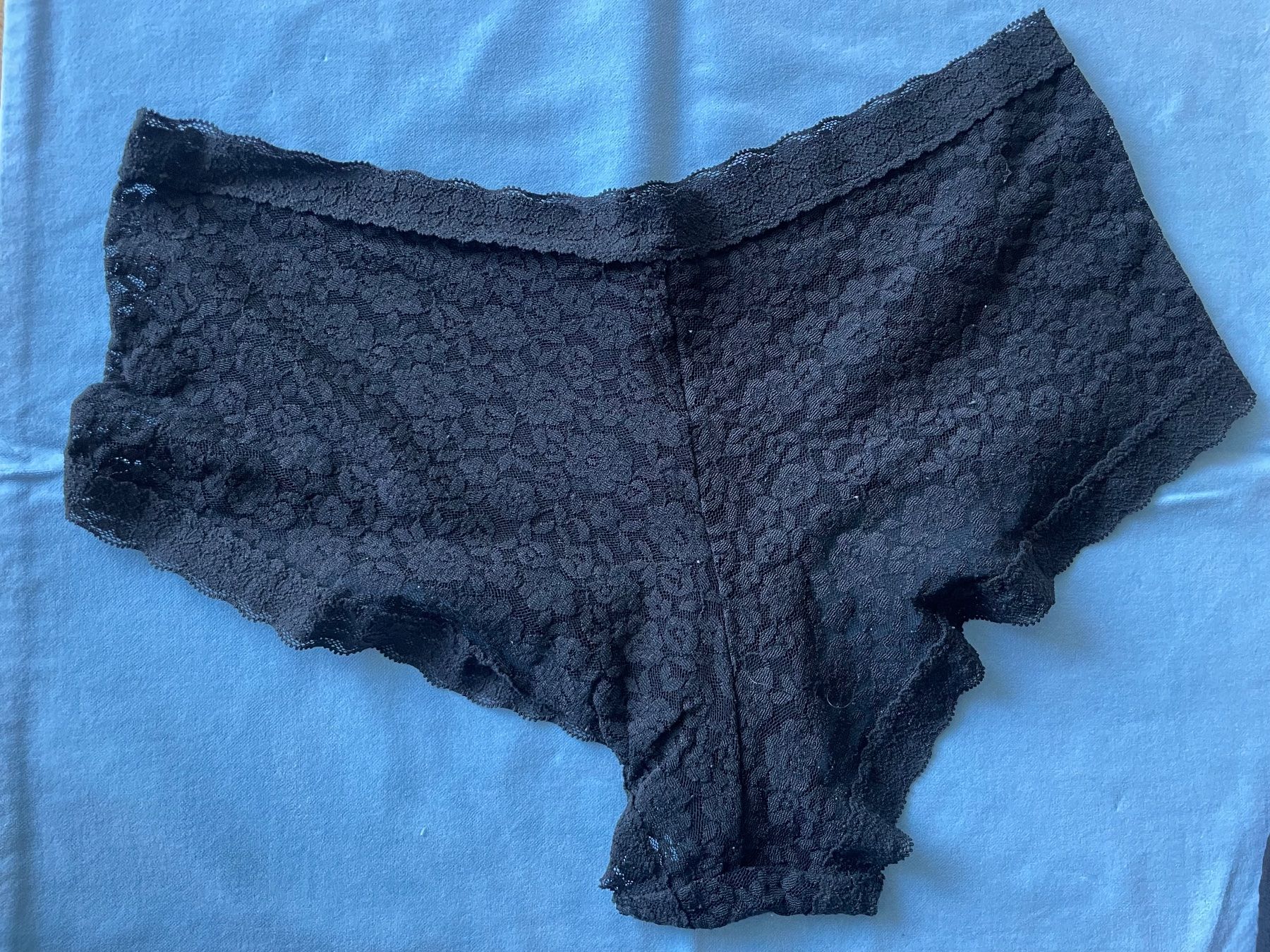 String Tanga Slip Nr. 26 🖤 (Gebraucht) in St. Gallen für CHF 28 – mit Lieferung auf Ricardo kaufen