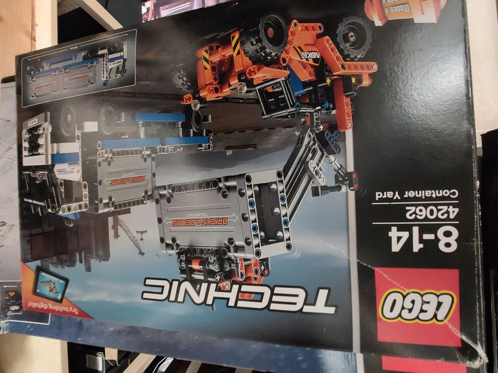 Lego Technic Container Yard (Gebraucht) in La Rippe für CHF 100 – mit ...