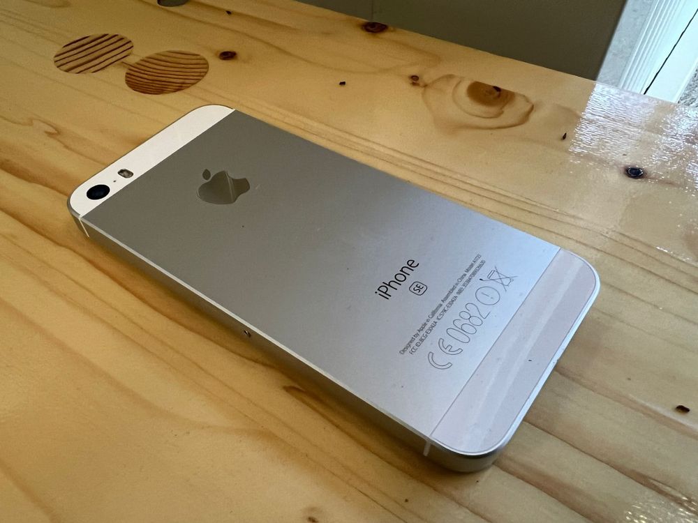 Apple iPhone SE (2016) 32 GB Silver (Gebraucht) in für CHF 6 – mit ...