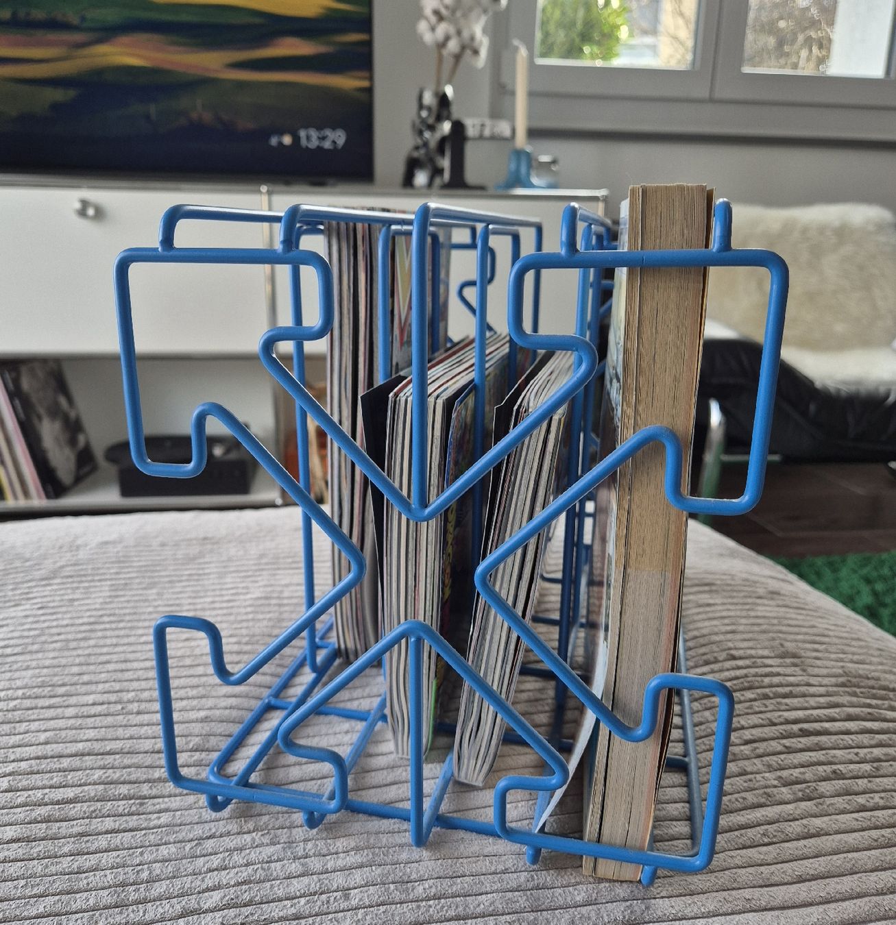 Porte-revues Virgil Abloh arrow metal magazine rack (Neuf (Voir ...